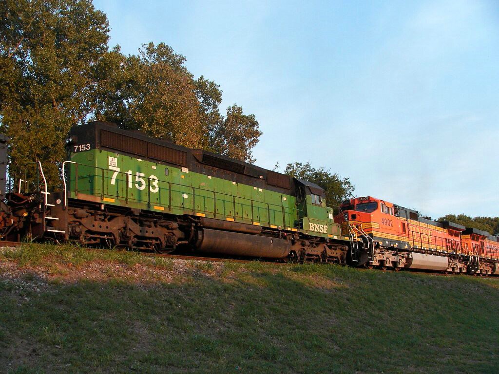 BNSF 4902 & BNSF 7153